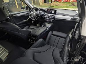 Black BMW 540 2018 in Tukums, with an engine capacity of 3.00 L and mileage of 141 thousand km for 28800 €, photo 6 on AUTOMOTO.COM.LV