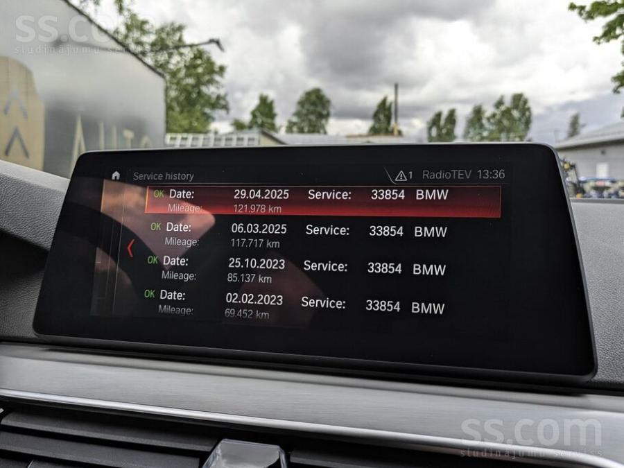 Black BMW 540 2018 in Tukums, with an engine capacity of 3.00 L and mileage of 141 thousand km for 28800 €, photo 22 on AUTOMOTO.COM.LV
