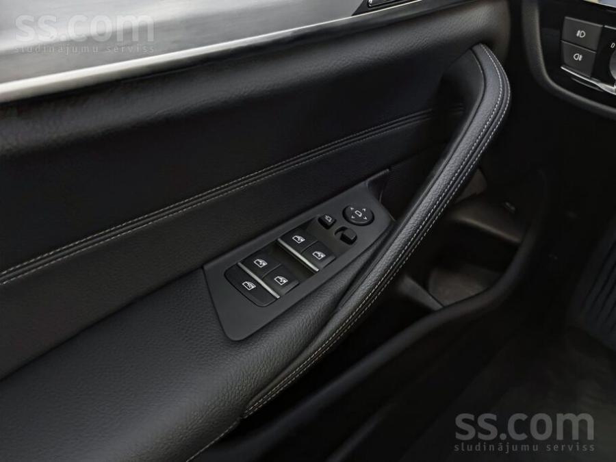 Black BMW 540 2018 in Tukums, with an engine capacity of 3.00 L and mileage of 141 thousand km for 28800 €, photo 26 on AUTOMOTO.COM.LV