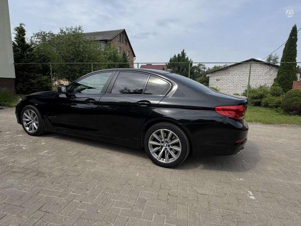 Black BMW 540 2018 in Vilnius, with an engine capacity of 3.00 L and mileage of 134 thousand km for 24900 €, photo 5 on AUTOMOTO.COM.LV