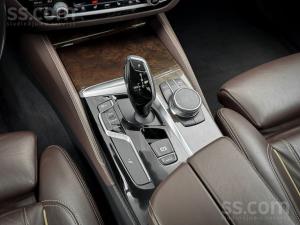Melns BMW 540 2018 Rīga, ar dzinēja tilpumu 3.00 L un nobraukumu 175 tūkst. km par 29800 €, foto 24 vietnē AUTOMOTO.COM.LV