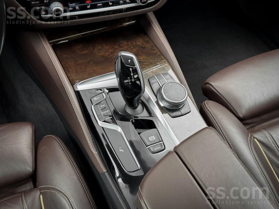 Melns BMW 540 2018 Rīga, ar dzinēja tilpumu 3.00 L un nobraukumu 175 tūkst. km par 29800 €, foto 24 vietnē AUTOMOTO.COM.LV