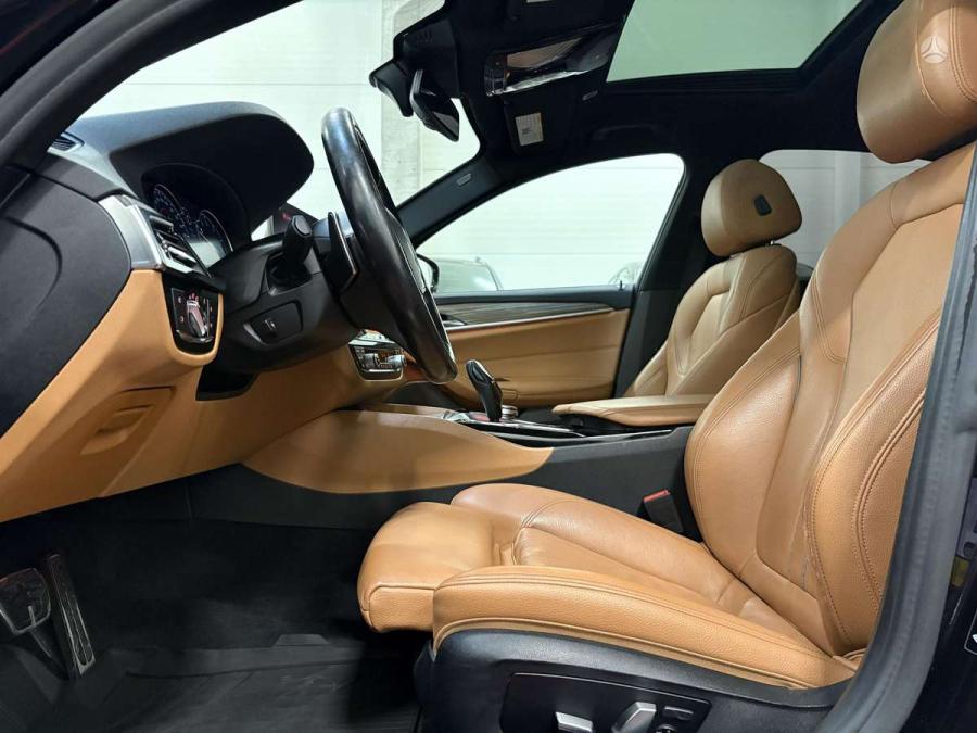 Melns BMW 540 2019 Viļņa, ar dzinēja tilpumu 3.00 L un nobraukumu 150 tūkst. km par 27990 €, foto 16 vietnē AUTOMOTO.COM.LV