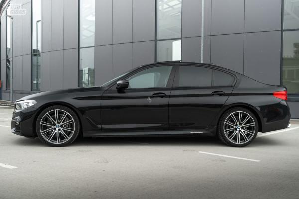 Melns BMW 540 2020 Viļņa, ar dzinēja tilpumu 3.00 L un nobraukumu 43 tūkst. km par 34500 €, foto 2 vietnē AUTOMOTO.COM.LV