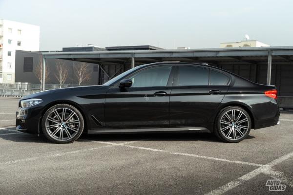 Black BMW 540 2020 in Vilnius, with an engine capacity of 3.00 L and mileage of 44 thousand km for 29950 €, photo 3 on AUTOMOTO.COM.LV