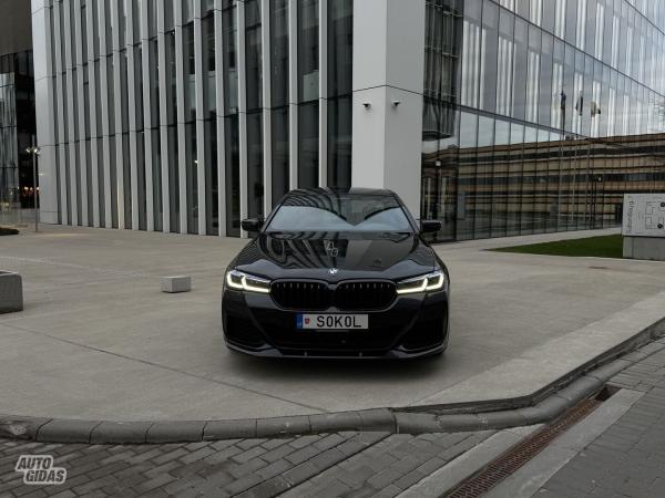 Melns BMW 540 2021 Viļņa, ar dzinēja tilpumu 3.00 L un nobraukumu 123 tūkst. km par 42000 €, foto 2 vietnē AUTOMOTO.COM.LV