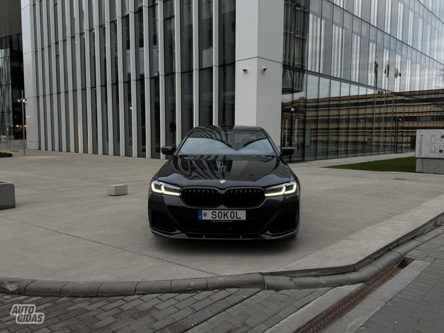 Black BMW 540 2021 in Vilnius, with an engine capacity of 3.00 L and mileage of 123 thousand km for 42000 €, photo 3 on AUTOMOTO.COM.LV