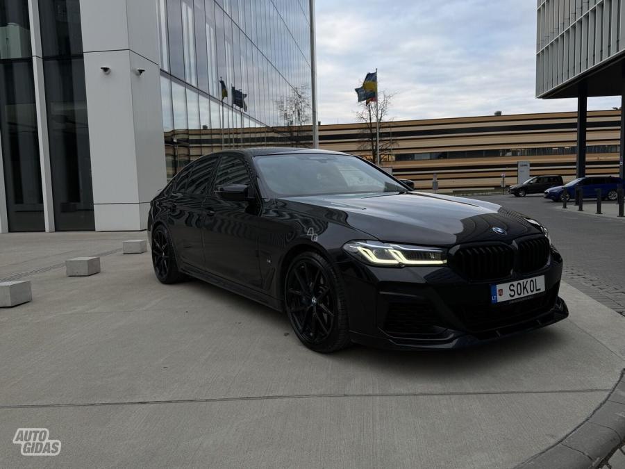 Black BMW 540 2021 in Vilnius, with an engine capacity of 3.00 L and mileage of 123 thousand km for 42000 €, photo 4 on AUTOMOTO.COM.LV