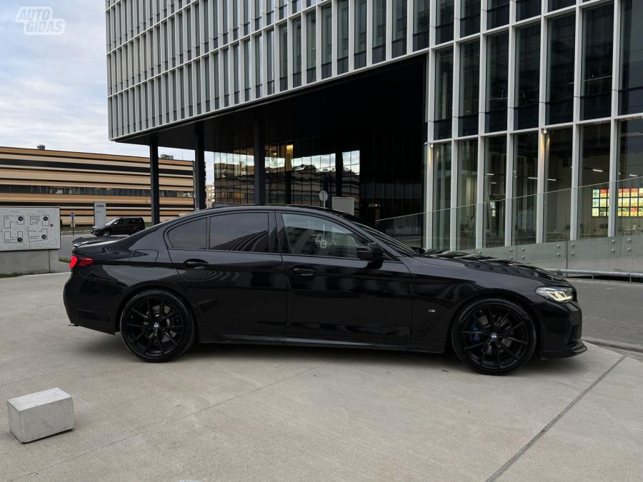 Black BMW 540 2021 in Vilnius, with an engine capacity of 3.00 L and mileage of 123 thousand km for 42000 €, photo 5 on AUTOMOTO.COM.LV