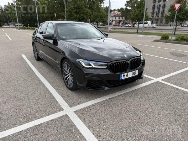 Black BMW 540 2021 in Riga, with an engine capacity of 3.00 L and mileage of 107 thousand km for 45900 €, photo 5 on AUTOMOTO.COM.LV