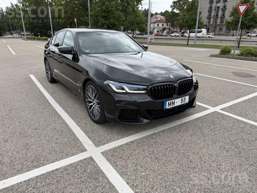 Black BMW 540 2021 in Riga, with an engine capacity of 3.00 L and mileage of 107 thousand km for 45900 €, photo 5 on AUTOMOTO.COM.LV