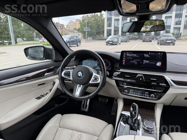 Black BMW 540 2021 in Riga, with an engine capacity of 3.00 L and mileage of 107 thousand km for 45900 €, photo 8 on AUTOMOTO.COM.LV