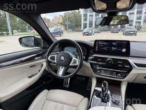Black BMW 540 2021 in Riga, with an engine capacity of 3.00 L and mileage of 107 thousand km for 45900 €, photo 8 on AUTOMOTO.COM.LV