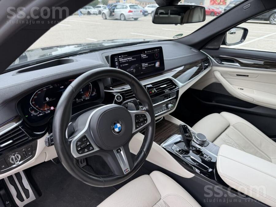Black BMW 540 2021 in Riga, with an engine capacity of 3.00 L and mileage of 107 thousand km for 45900 €, photo 9 on AUTOMOTO.COM.LV