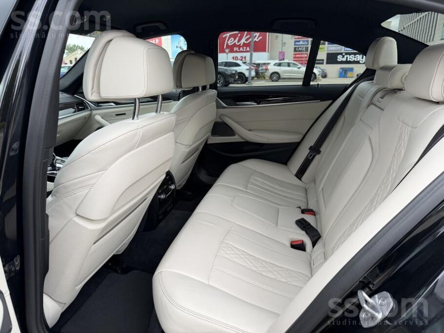 Black BMW 540 2021 in Riga, with an engine capacity of 3.00 L and mileage of 107 thousand km for 45900 €, photo 12 on AUTOMOTO.COM.LV