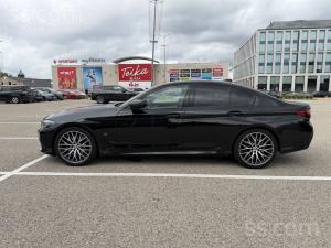 Black BMW 540 2021 in Riga, with an engine capacity of 3.00 L and mileage of 107 thousand km for 45900 €, photo 15 on AUTOMOTO.COM.LV