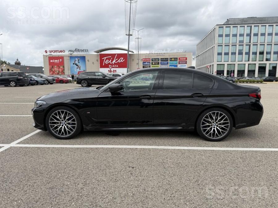 Black BMW 540 2021 in Riga, with an engine capacity of 3.00 L and mileage of 107 thousand km for 45900 €, photo 15 on AUTOMOTO.COM.LV