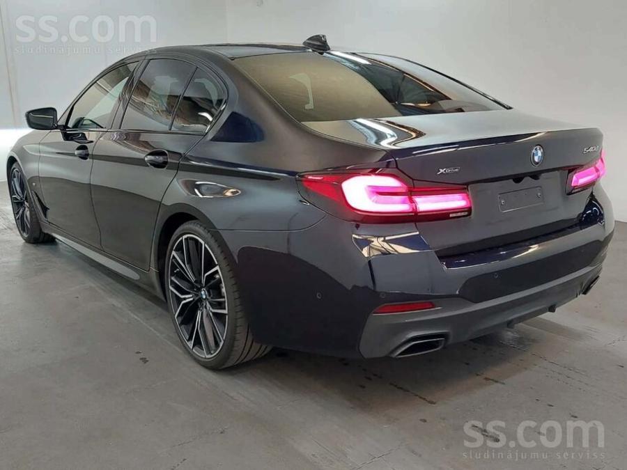 Melns BMW 540 2022 Tukums, ar dzinēja tilpumu 3.00 L un nobraukumu 0 tūkst. km par 49990 €, foto 4 vietnē AUTOMOTO.COM.LV