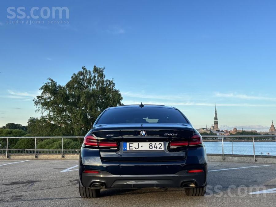 Black BMW 540 2022 in Riga, with an engine capacity of 3.00 L and mileage of 153 thousand km for 45500 €, photo 4 on AUTOMOTO.COM.LV