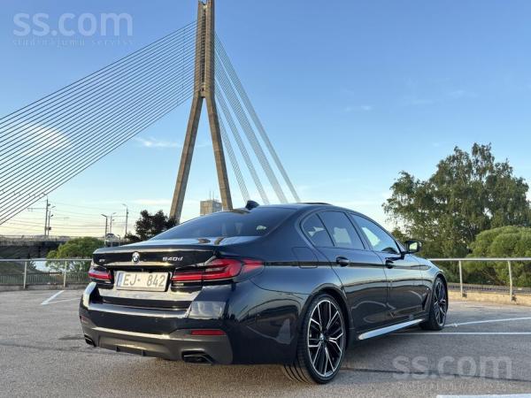 Black BMW 540 2022 in Riga, with an engine capacity of 3.00 L and mileage of 153 thousand km for 45500 €, photo 4 on AUTOMOTO.COM.LV