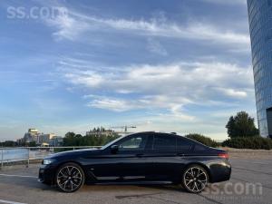 Black BMW 540 2022 in Riga, with an engine capacity of 3.00 L and mileage of 153 thousand km for 45500 €, photo 6 on AUTOMOTO.COM.LV