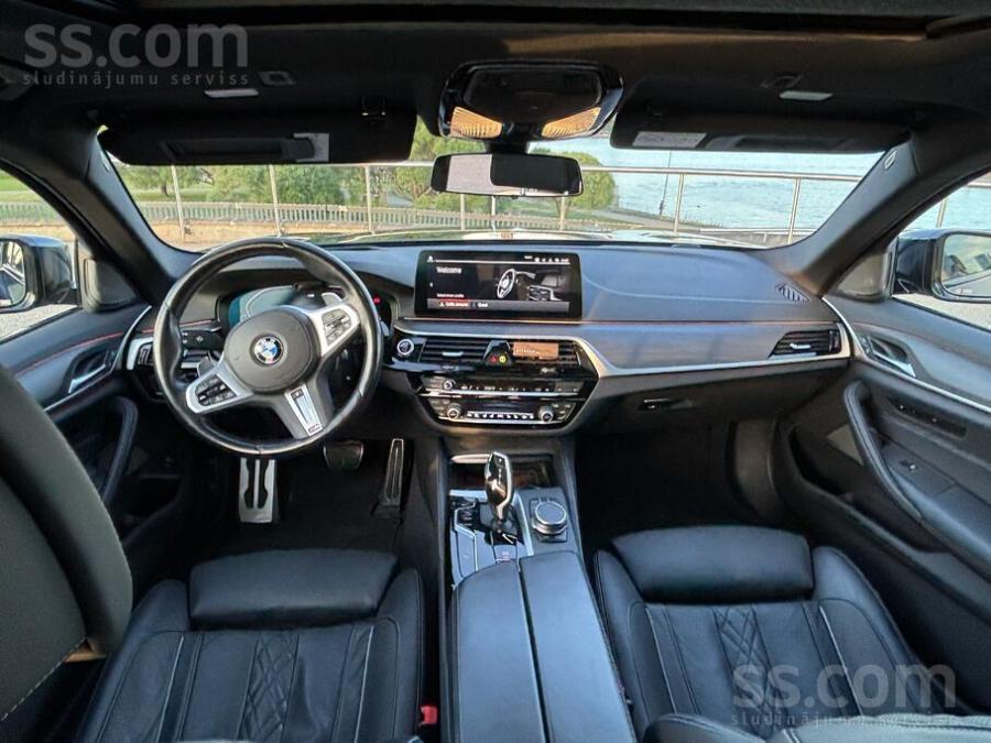Black BMW 540 2022 in Riga, with an engine capacity of 3.00 L and mileage of 153 thousand km for 45500 €, photo 11 on AUTOMOTO.COM.LV