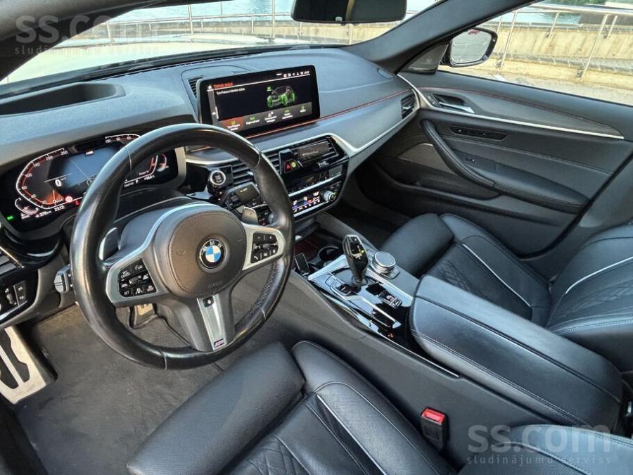 Black BMW 540 2022 in Riga, with an engine capacity of 3.00 L and mileage of 153 thousand km for 45500 €, photo 13 on AUTOMOTO.COM.LV