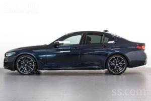 Black BMW 540 2022 in Riga, with an engine capacity of 3.00 L and mileage of 151 thousand km for 46500 €, photo 3 on AUTOMOTO.COM.LV