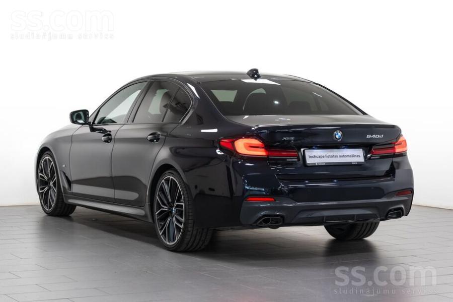 Black BMW 540 2022 in Riga, with an engine capacity of 3.00 L and mileage of 151 thousand km for 46500 €, photo 4 on AUTOMOTO.COM.LV