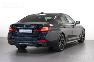 Black BMW 540 2022 in Riga, with an engine capacity of 3.00 L and mileage of 151 thousand km for 46500 €, photo 5 on AUTOMOTO.COM.LV