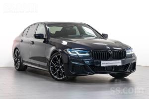 Black BMW 540 2022 in Riga, with an engine capacity of 3.00 L and mileage of 151 thousand km for 46500 €, photo 6 on AUTOMOTO.COM.LV