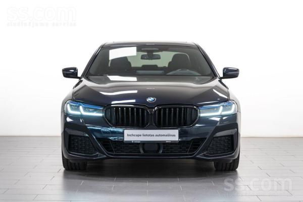 Black BMW 540 2022 in Riga, with an engine capacity of 3.00 L and mileage of 151 thousand km for 46500 €, photo 6 on AUTOMOTO.COM.LV