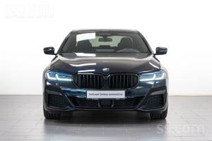 Black BMW 540 2022 in Riga, with an engine capacity of 3.00 L and mileage of 151 thousand km for 46500 €, photo 7 on AUTOMOTO.COM.LV