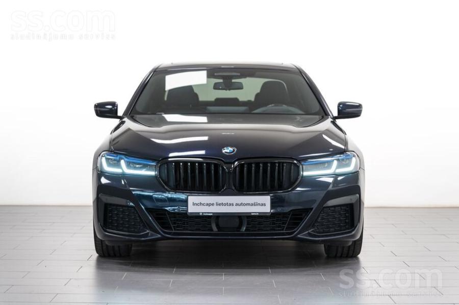 Black BMW 540 2022 in Riga, with an engine capacity of 3.00 L and mileage of 151 thousand km for 46500 €, photo 7 on AUTOMOTO.COM.LV