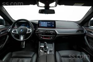 Black BMW 540 2022 in Riga, with an engine capacity of 3.00 L and mileage of 151 thousand km for 46500 €, photo 9 on AUTOMOTO.COM.LV