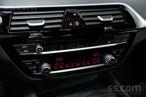 Black BMW 540 2022 in Riga, with an engine capacity of 3.00 L and mileage of 151 thousand km for 46500 €, photo 31 on AUTOMOTO.COM.LV