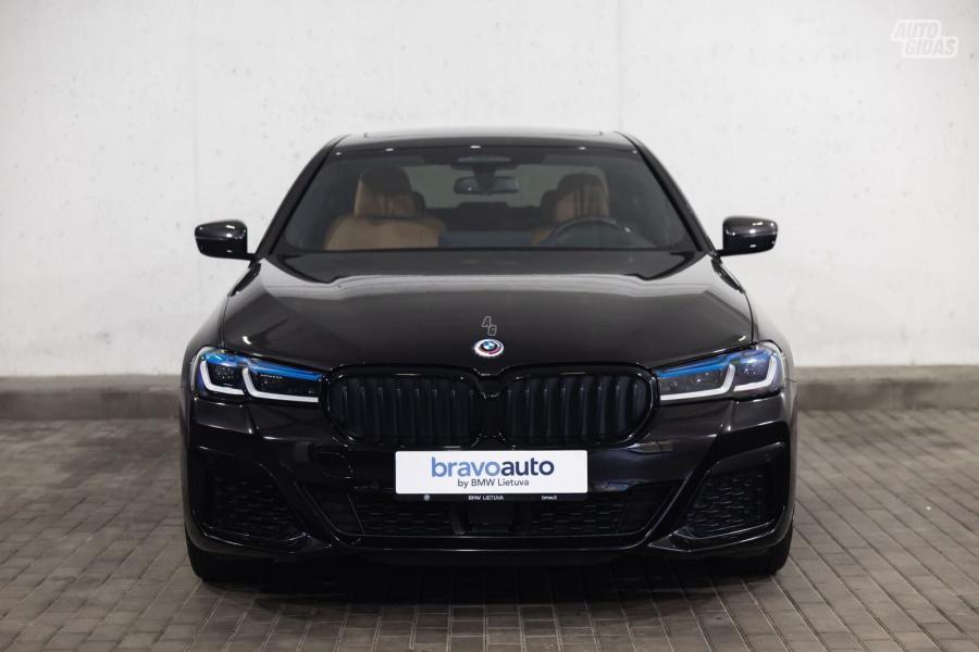 Melns BMW 540 2023 Viļņa, ar dzinēja tilpumu 3.00 L un nobraukumu 75 tūkst. km par 42991 €, foto 4 vietnē AUTOMOTO.COM.LV