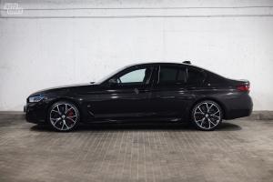 Melns BMW 540 2023 Viļņa, ar dzinēja tilpumu 3.00 L un nobraukumu 75 tūkst. km par 42991 €, foto 6 vietnē AUTOMOTO.COM.LV