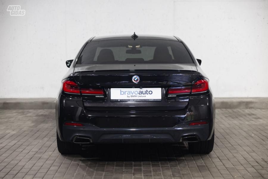 Melns BMW 540 2023 Viļņa, ar dzinēja tilpumu 3.00 L un nobraukumu 75 tūkst. km par 42991 €, foto 11 vietnē AUTOMOTO.COM.LV