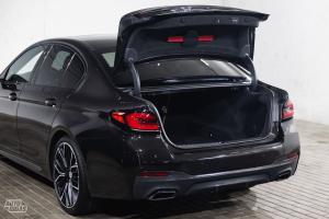 Melns BMW 540 2023 Viļņa, ar dzinēja tilpumu 3.00 L un nobraukumu 75 tūkst. km par 42991 €, foto 12 vietnē AUTOMOTO.COM.LV