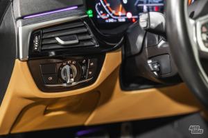 Melns BMW 540 2023 Viļņa, ar dzinēja tilpumu 3.00 L un nobraukumu 75 tūkst. km par 42991 €, foto 16 vietnē AUTOMOTO.COM.LV