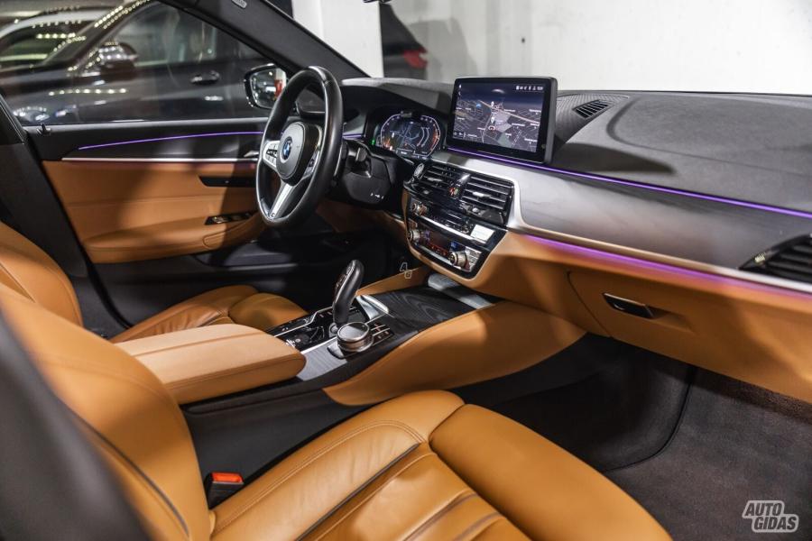 Melns BMW 540 2023 Viļņa, ar dzinēja tilpumu 3.00 L un nobraukumu 75 tūkst. km par 42991 €, foto 21 vietnē AUTOMOTO.COM.LV