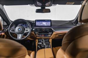 Melns BMW 540 2023 Viļņa, ar dzinēja tilpumu 3.00 L un nobraukumu 75 tūkst. km par 42991 €, foto 23 vietnē AUTOMOTO.COM.LV