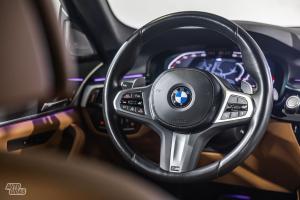 Melns BMW 540 2023 Viļņa, ar dzinēja tilpumu 3.00 L un nobraukumu 75 tūkst. km par 42991 €, foto 24 vietnē AUTOMOTO.COM.LV