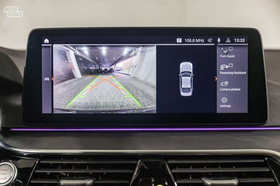 Melns BMW 540 2023 Viļņa, ar dzinēja tilpumu 3.00 L un nobraukumu 75 tūkst. km par 42991 €, foto 28 vietnē AUTOMOTO.COM.LV