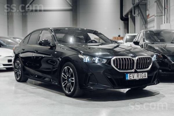 Melns BMW 540 2024 Rīga, ar dzinēja tilpumu 0.00 L un nobraukumu 10 tūkst. km par 60900 €, foto 1 vietnē AUTOMOTO.COM.LV
