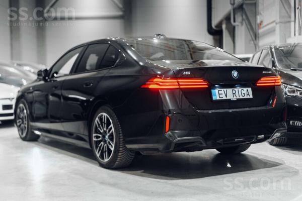 Melns BMW 540 2024 Rīga, ar dzinēja tilpumu 0.00 L un nobraukumu 10 tūkst. km par 60900 €, foto 3 vietnē AUTOMOTO.COM.LV
