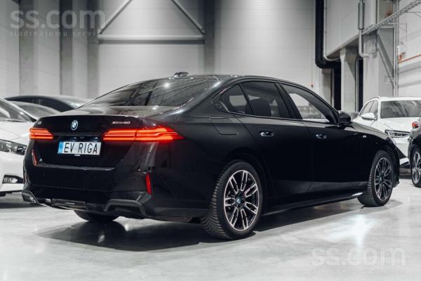 Melns BMW 540 2024 Rīga, ar dzinēja tilpumu 0.00 L un nobraukumu 10 tūkst. km par 60900 €, foto 4 vietnē AUTOMOTO.COM.LV