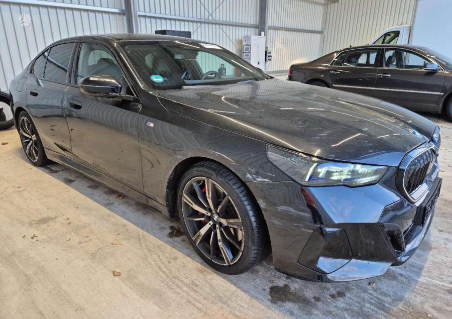 Melns BMW 540 2025 Klaipėda, ar dzinēja tilpumu 2.99 L un nobraukumu 16 tūkst. km par 38500 €, foto 2 vietnē AUTOMOTO.COM.LV