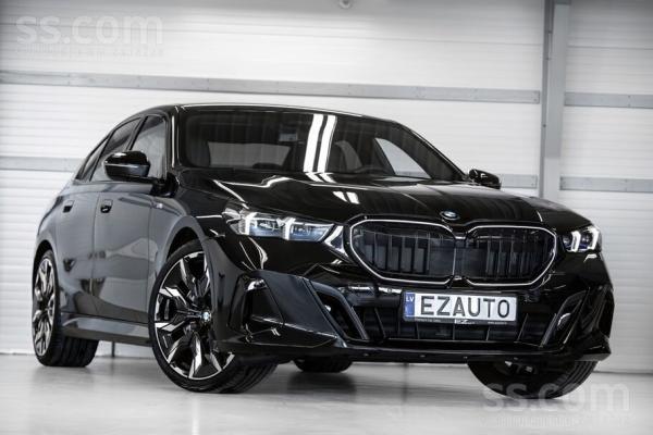 Black BMW 540 2025 in Tukums, with an engine capacity of 3.00 L and mileage of 0 thousand km for 77770 €, photo 2 on AUTOMOTO.COM.LV